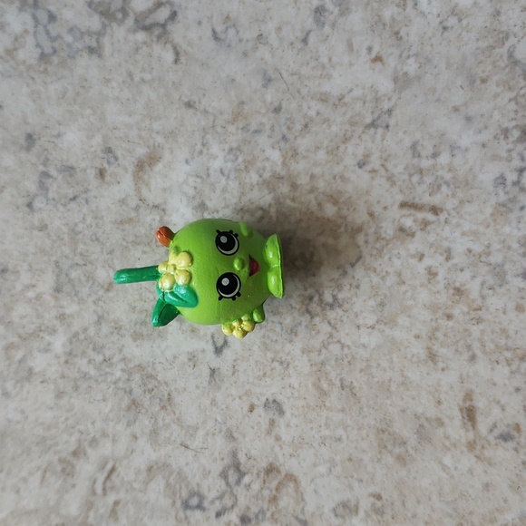 moose toys | Toys | Shopkin Season 5 Green Apple Blossom Charm | Poshmark